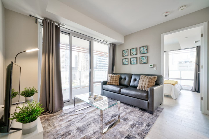 1 Bdrm Urban Oasis-steps Towellesley Subway - Toronto