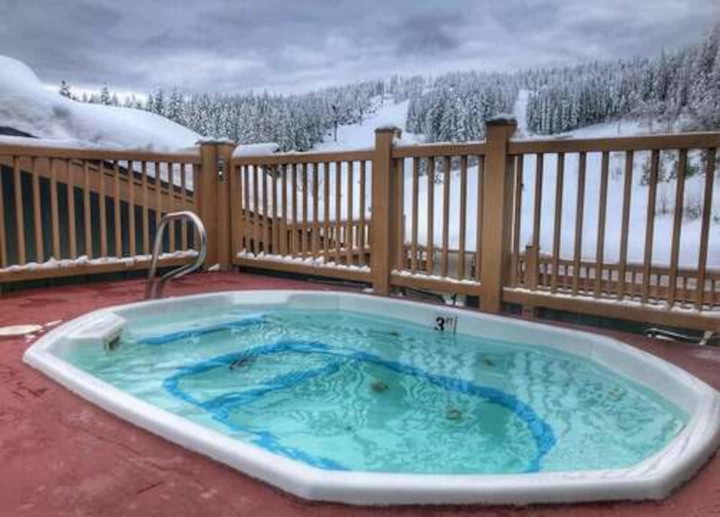 Incredible Ski In/out Studio W/ Hot Tub And Gym! - Montana