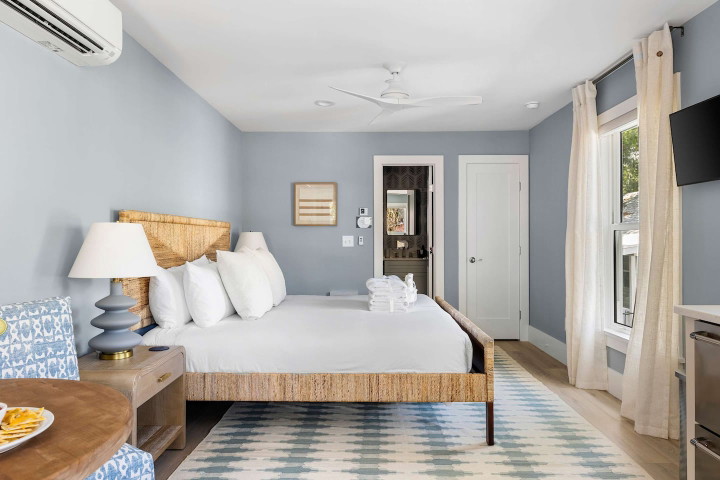 Beautiful Studio With Kitchen + Parking - Folly Beach, SC