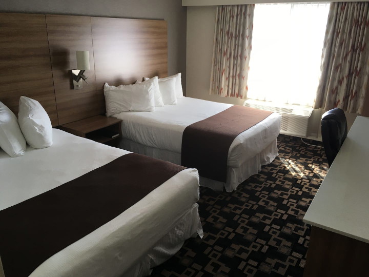 Cozy Hotel Room With Breakfast - Medicine Hat
