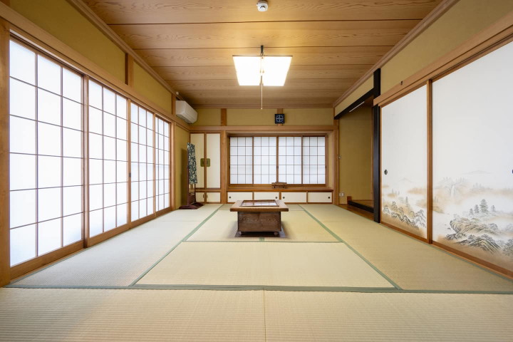 Atami [Villa With Hot Spring] Japanese-style Room For Up To 9 People. Private Accommodation In A Quiet Villa Area. - Atami