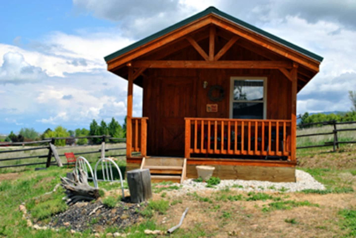 Wolf Den Cabin At Wilderness Spirit Cabins - Montana