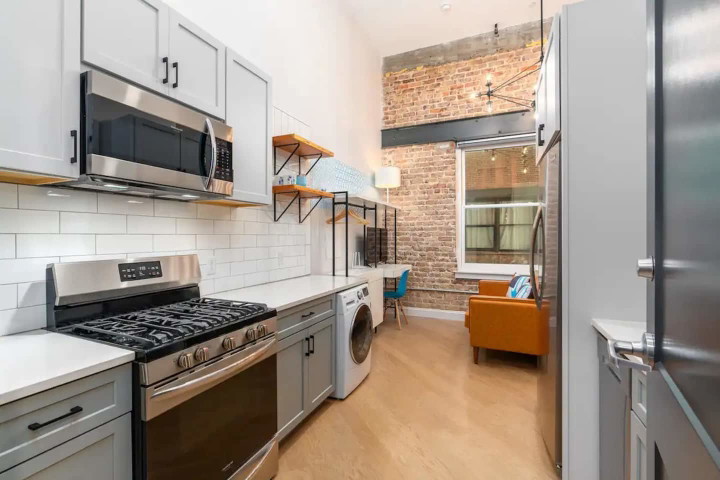 Luxe Mercantile Industrial Loft! Dogs Ok! Parking! - Birmingham, AL