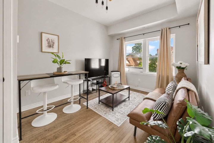 Walkerville 1br + Office | Near Caesars Windsor - Windsor, ON, Canada