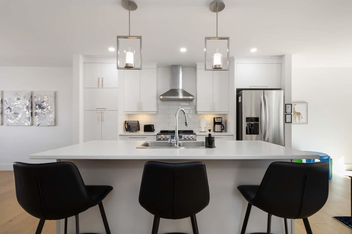 Modern 3 Br, Near Airport & Trails / Bike Storage - Moncton
