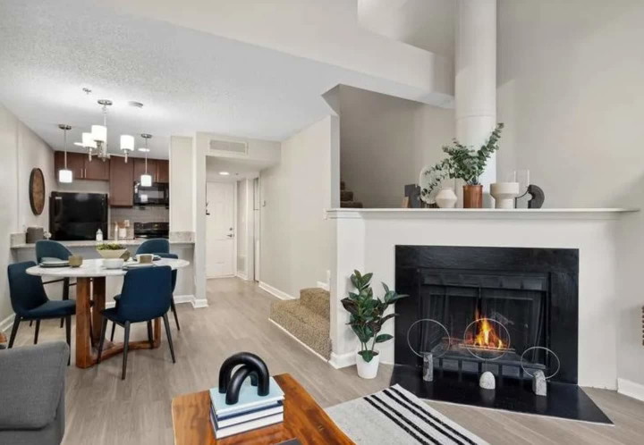 Fall Back Deals Loft + Balcony + Fireplace - Atlanta, GA