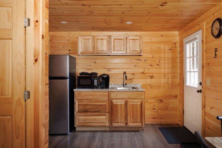 Rustic Cedar Suite White Mountains Retreat - Bethlehem, NH