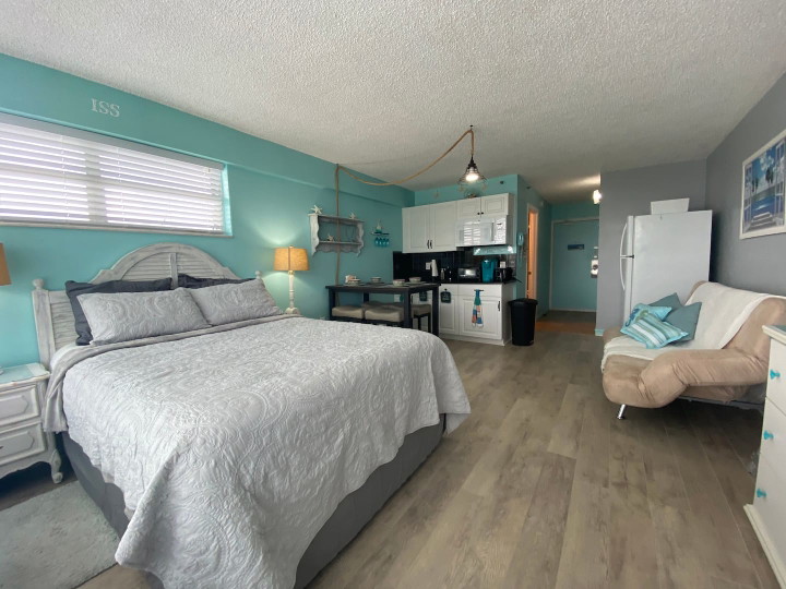 Romantic Hideout Ocean And City Views - Daytona Beach, FL
