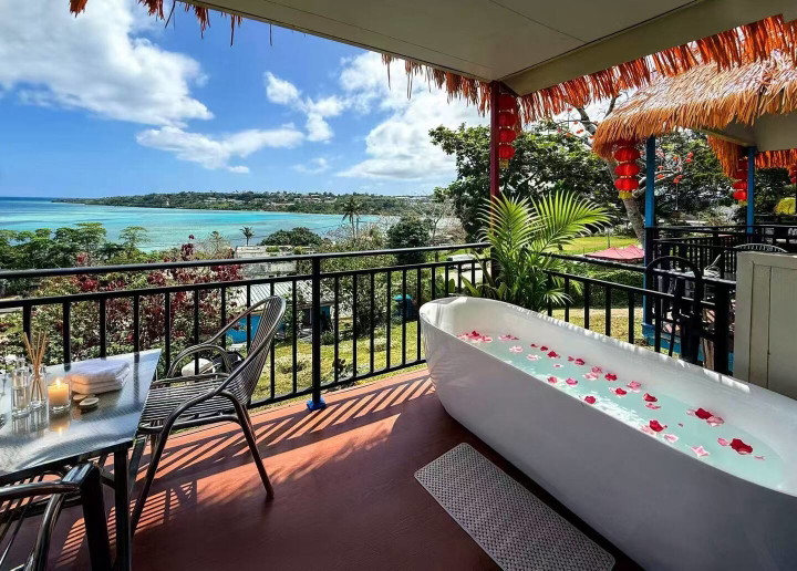Room With A View - Ocean View King Room & Bathtub - Vanuatu