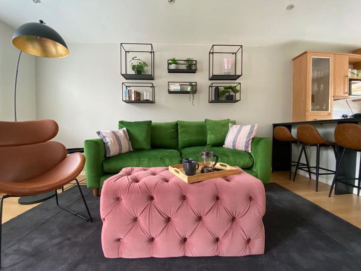 2 Bed House In Hampton - Free Parking - サービトン