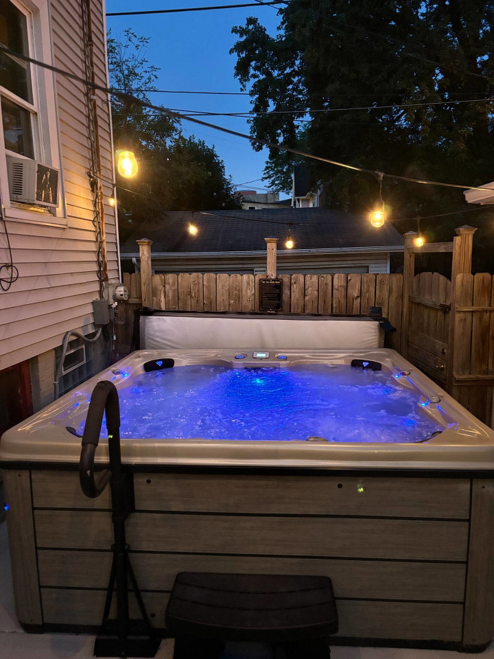 Milwaukee Bayview Getaway With Private Hot Tub - Milwaukee