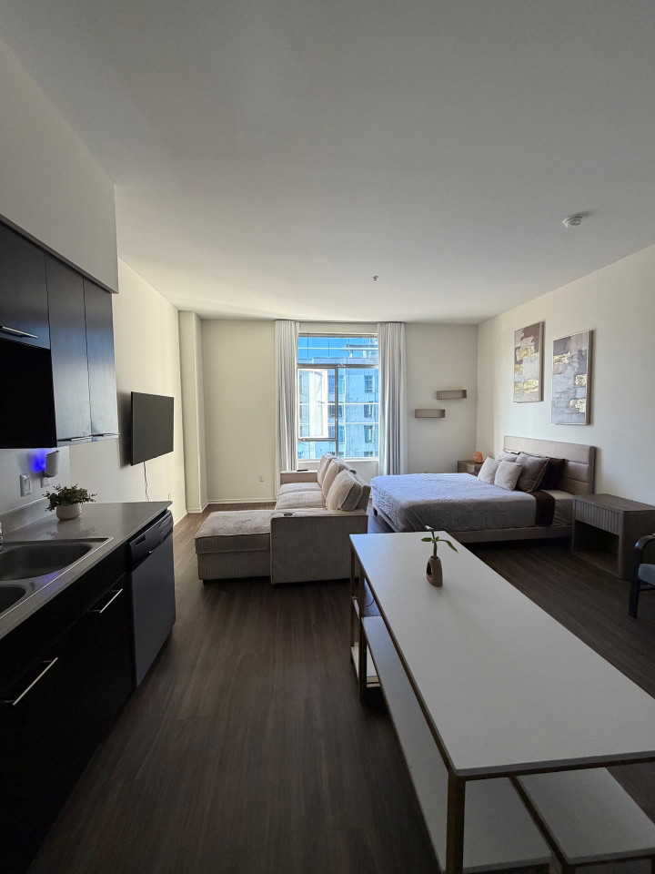 Luxury Minimalistic Home Wdfreeparking0cleaningfee - Beverly Hills, CA