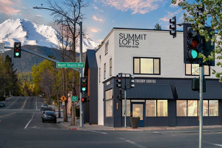 Summit Lofts, View Mt Shasta, King Bed, #204 - Mount Shasta, CA
