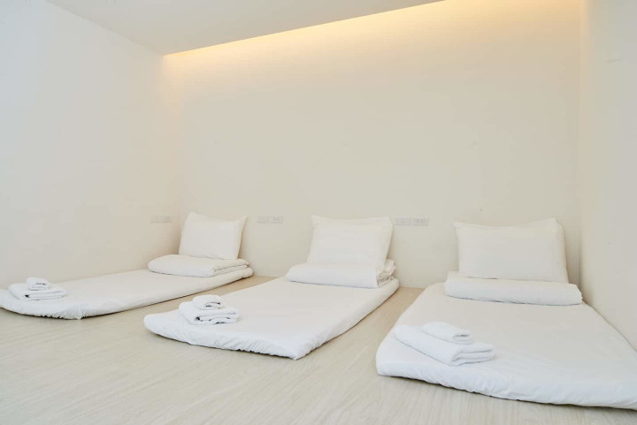 Egg Fashion Triple Room ~ Light Travel Near Tamsui Mrt, Old Street, Yingzhan Night Market - Taiwan