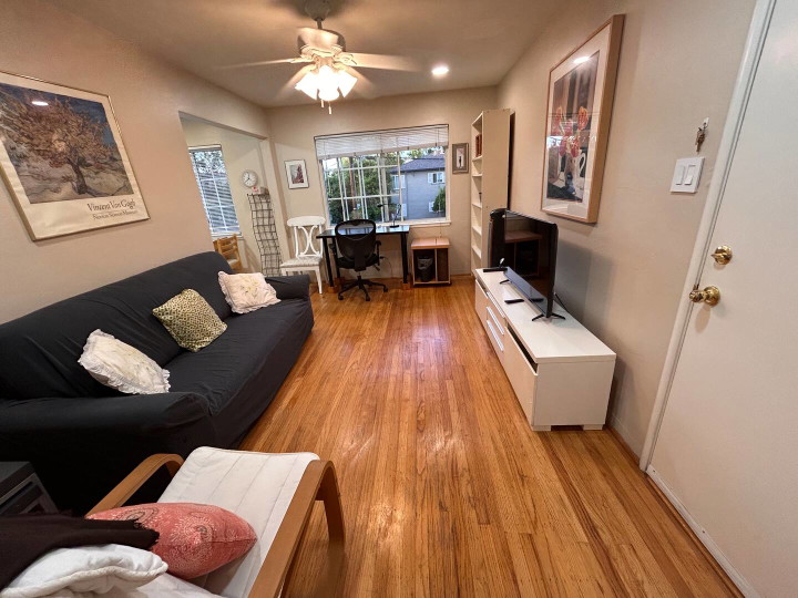 Walk To G-bus, Downtown, Peets & Public Transport - Sunnyvale, CA