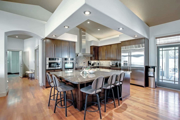 Coulee Estate | Hot Tub Pool Table Sleeps 10 - Drumheller
