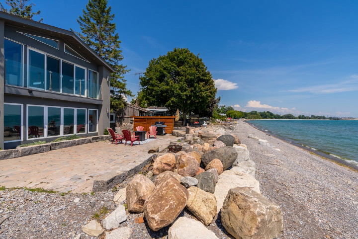 Waterfront Oasis  All-season Hot Tub! - Bowmanville