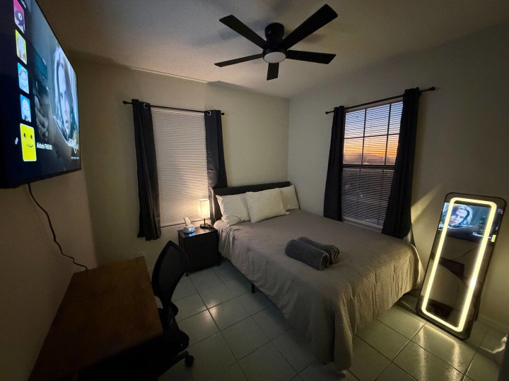Luxury Upstairs Apt · Sleeps 6 · 2bd · S. Laredo - Laredo, TX