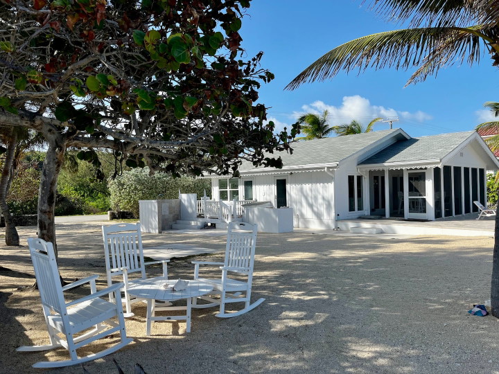 New Listing - Breezy Bluff Cottage - 케이맨 제도