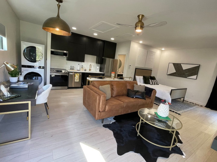 Luxury Downtown Guest House - Bentonville, AR
