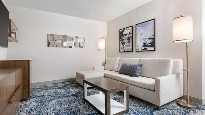 Bayview Retreat! Private Beach & Pool | Parking! - Virginia Beach, VA