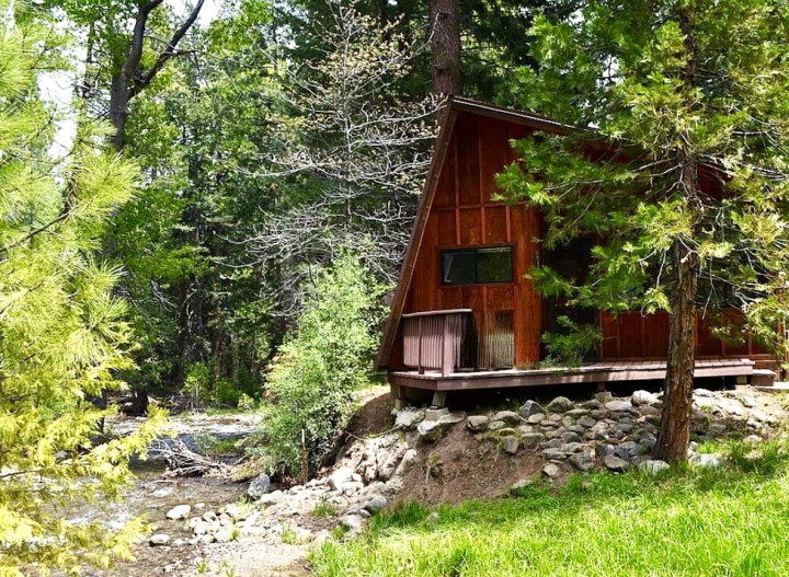 The Cabin Creekside 10 Acres Fast Wifi - Susanville, CA