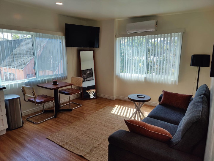 West Hollywood Guestroom - Los Angeles
