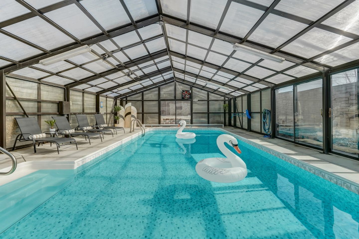 Urban Float - Heated Indoor Pool/hottub & Firepit - Colorado Springs, CO