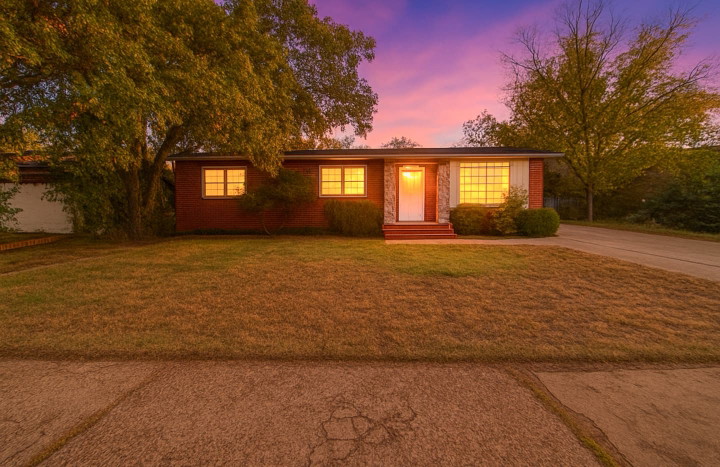 Big Patio & 2 Living Rooms  Lbk Gathering House - Texas