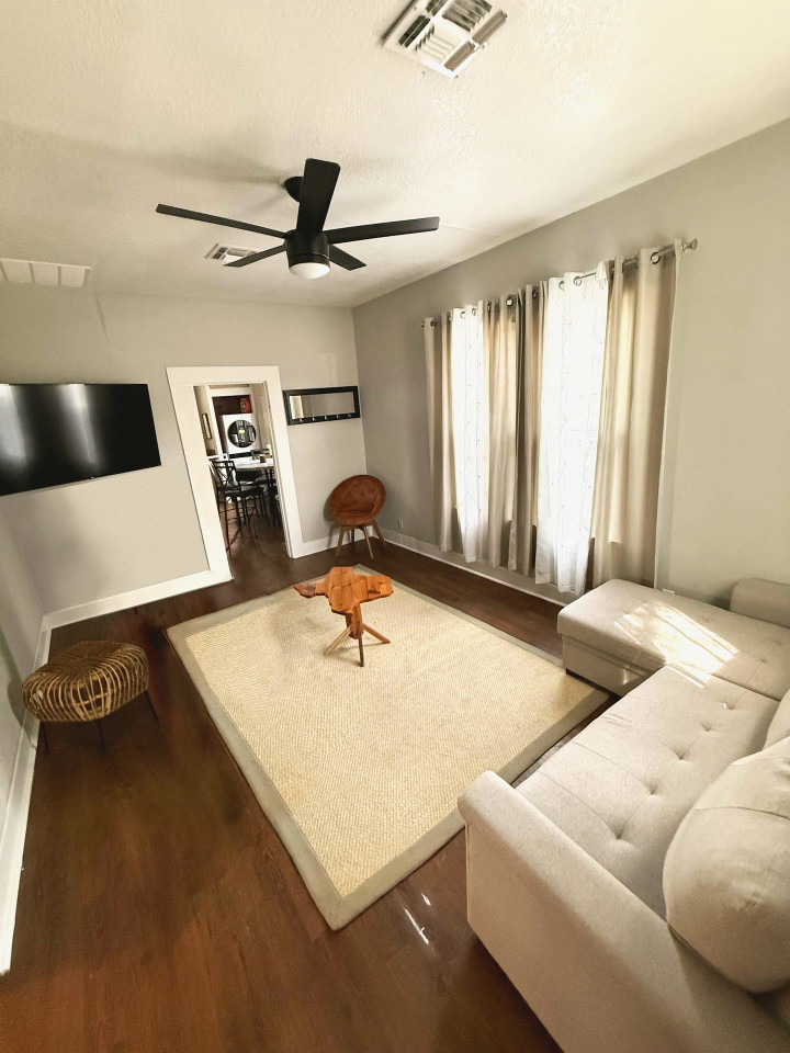 Storybook Cottage · Fenced Yard · Walk To Comal - New Braunfels, TX