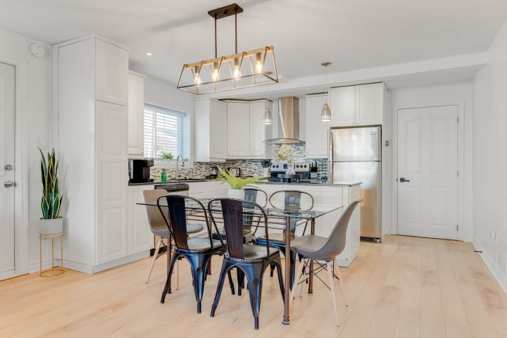 Inviting & Cozy Gem: Prime Location + Ev Parking - Ottawa