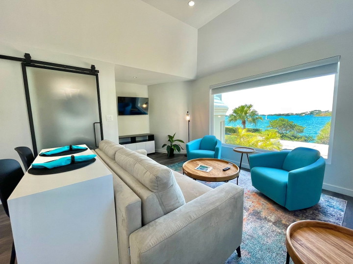 Waterfront Apartment With Gym & Dock - Bermuda