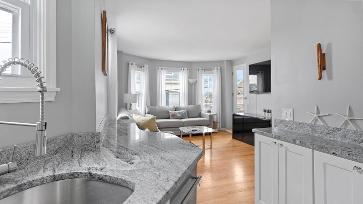 Downtown Newport Luxury On Thames, 2br, Sleeps 7 - Walk To Everything - Newport, RI