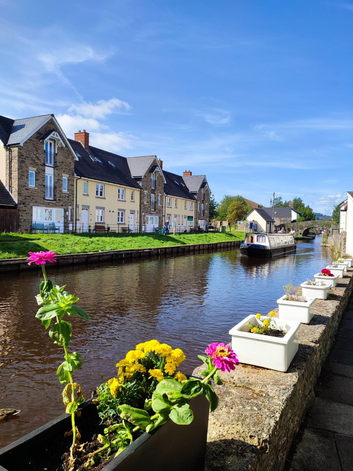 Beautiful Waterfront Cottage With Stunning Views. - Brecon