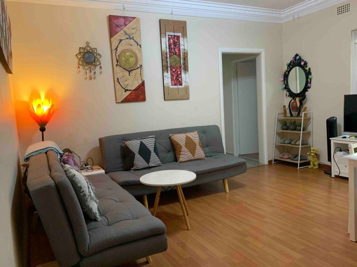 2 Bedroom Unit *1 Minute Walk To Shopping Centre* - Wollongong