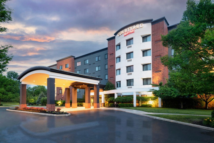 Collegeville Comfort | Bar. Pool. Fitness Room. - Phoenixville, PA