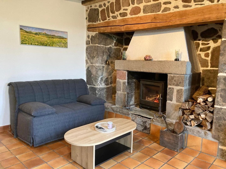 Lageneste, Gîte Au Cœur Des Monts Du Cantal - Cantal