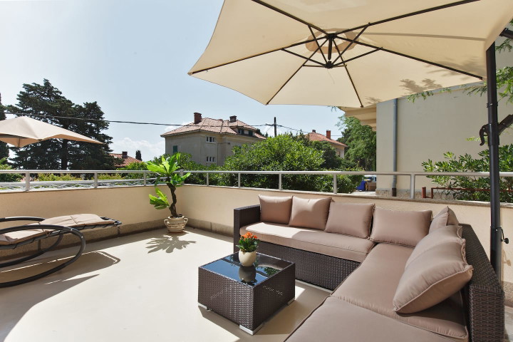 Apartment (110m2) In Center With Free Parking - Split