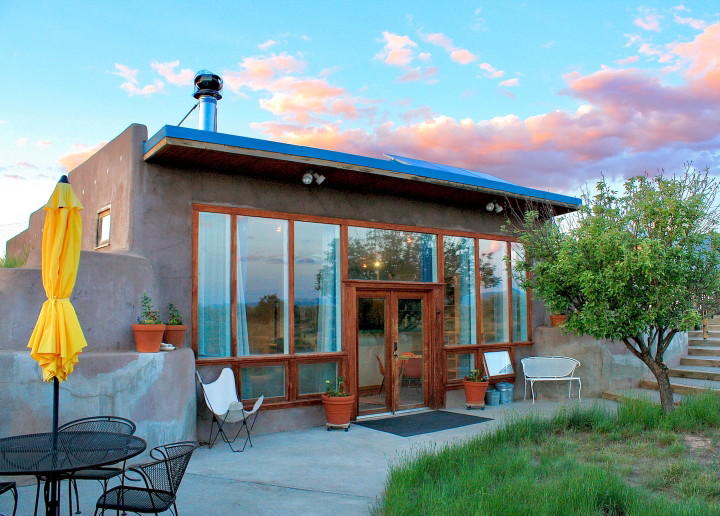 Private & Comfortable, Modern Taos Earthship - New Mexico
