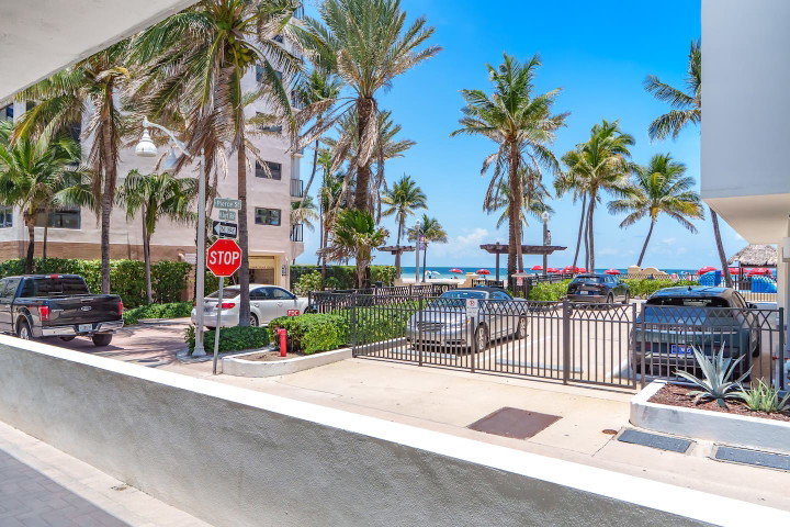 Beach Side Apt 7 - Dania Beach, FL
