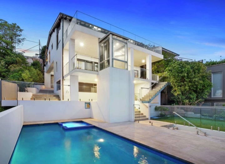 Oasis
2 Bedroom Coastal Villa - Heated Pool & Spa - Narrabeen
