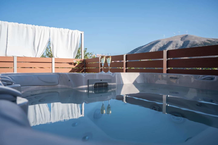 Amici Cottage With Outdoor Jacuzzi - Agia Effimia