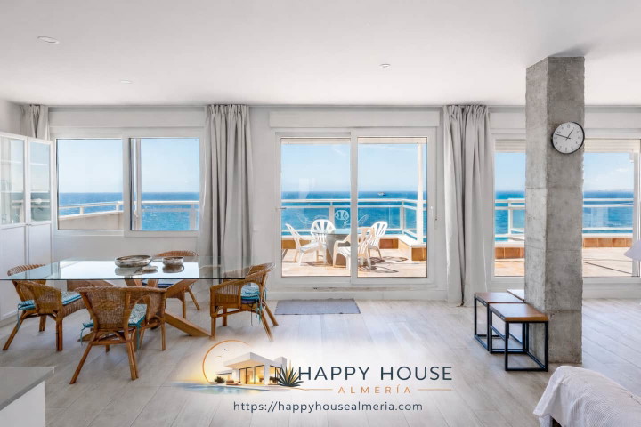 Seafront Penthouse · 2 Bathrooms, Terrace And Garage - Almería