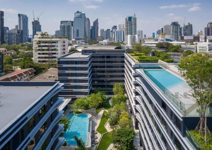 Monthly Rent! Luxurious 1 Bedroom 1 Living Room! Ekkamai Bts/the Emporium/university Of Bangkok/infinity Pool/gym - Bangkok