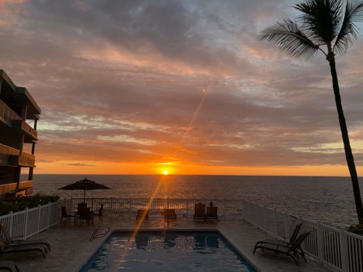 Sunset Ocean View Pool In Downtown Kona - Kailua-Kona, HI