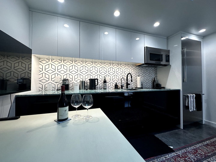 University Ave Apt - Menlo Park, CA