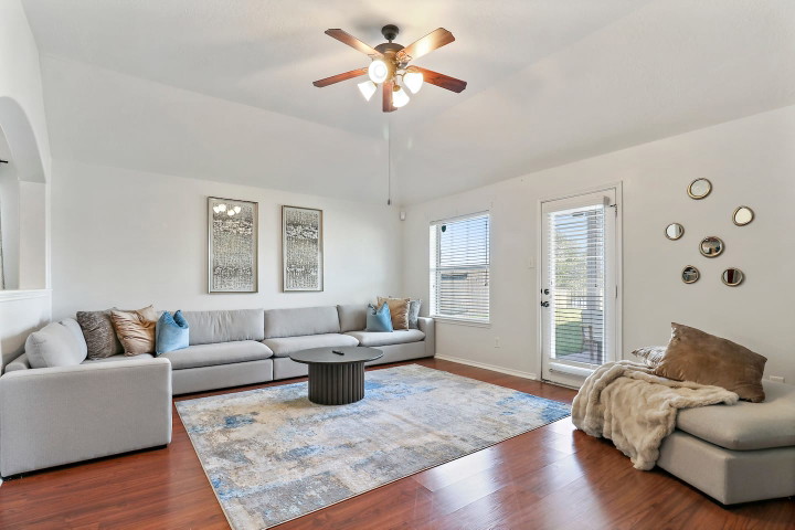 Family Friendly Home With Fast Wifi & Lake View - Sugar Land, TX