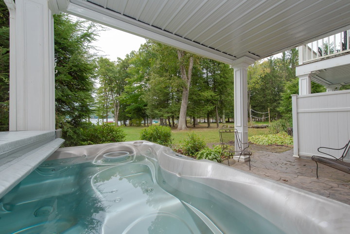Stylish Lakeview Getaway W/ Hot Tub & Lake Access - Oakland, MD