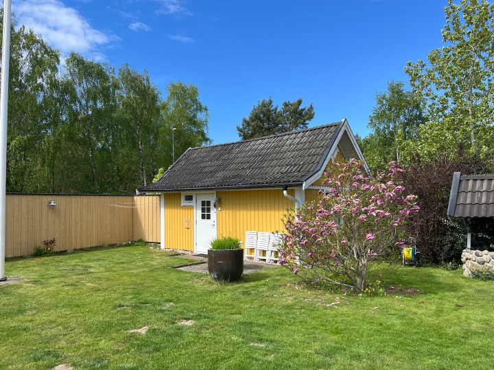 Liten Stuga På Tomt Nära Vallarna Och ÄTran Strand - Falkenberg
