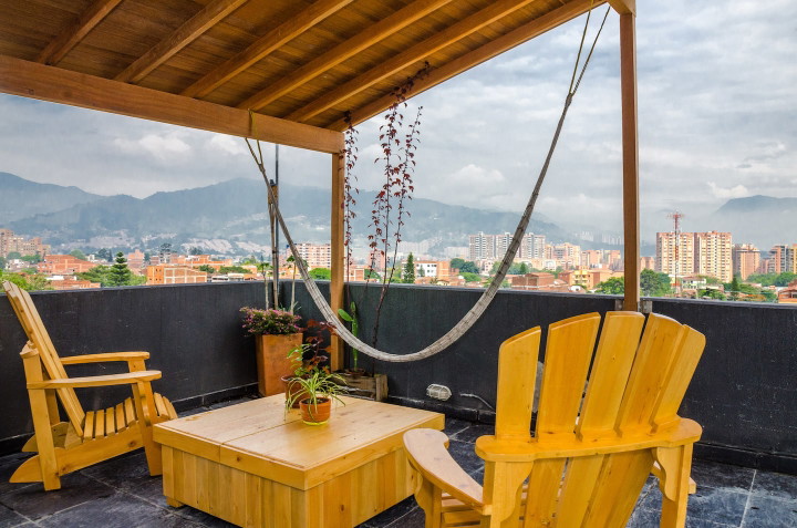 Airy Penthouse Bordering Poblado (Long Term Stays) - Envigado